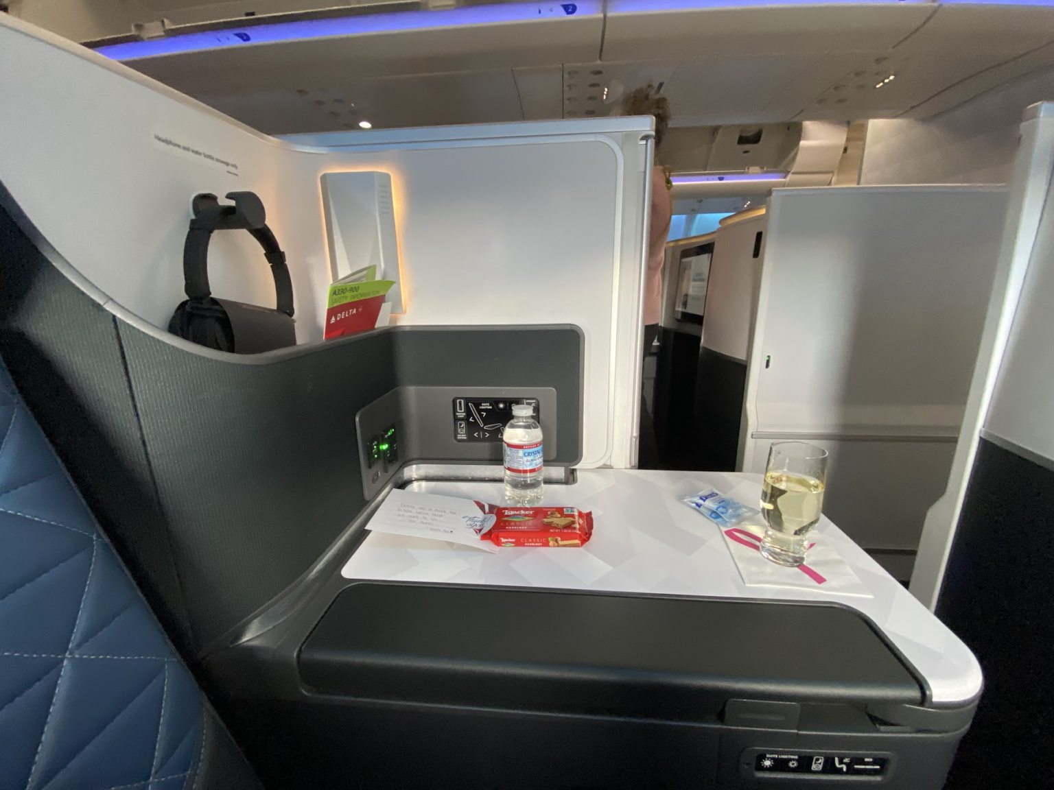 Trip review: Delta One suites (Seattle to Amsterdam) [SEA to AMS ...