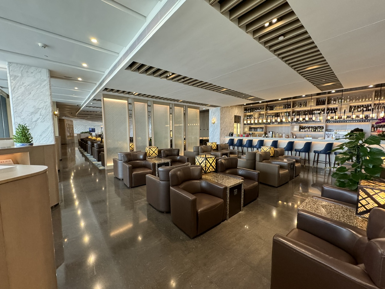 Lounge review: China Eastern Airlines International VIP Lounge at ...